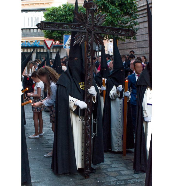 Túnica de Nazareno de la Hermandad de Jesús Despojado de Sevilla ...